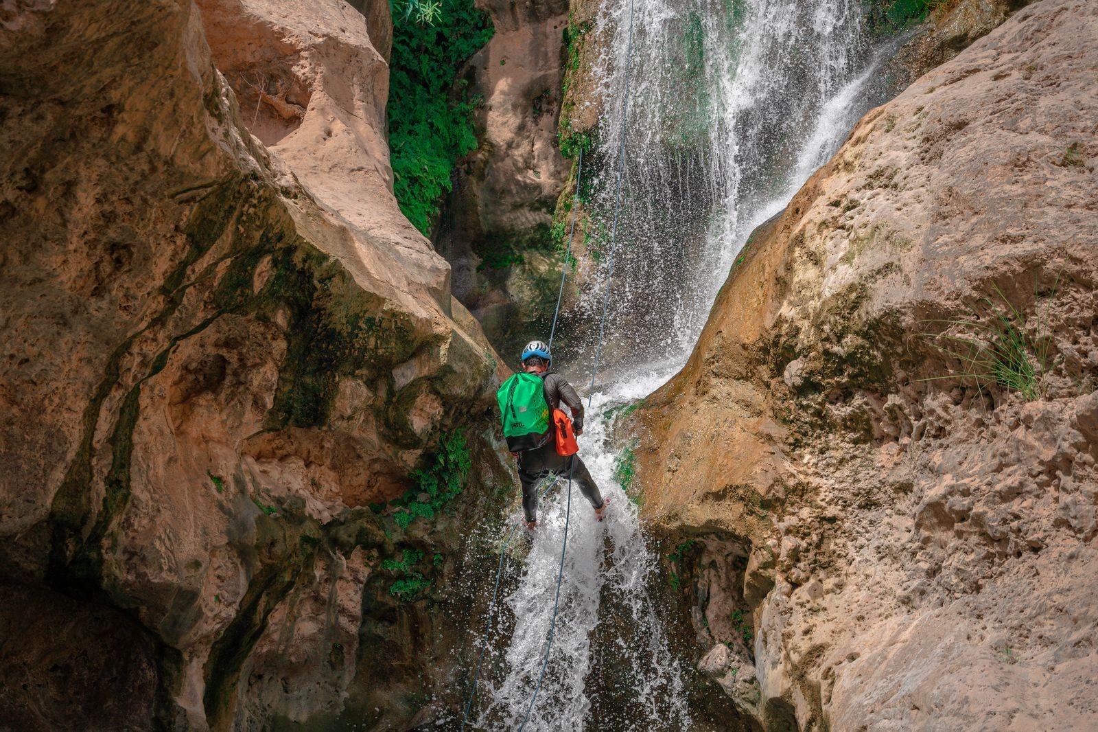 Wadi Adventure - Trip - Wadi Mibam (Tiwi)